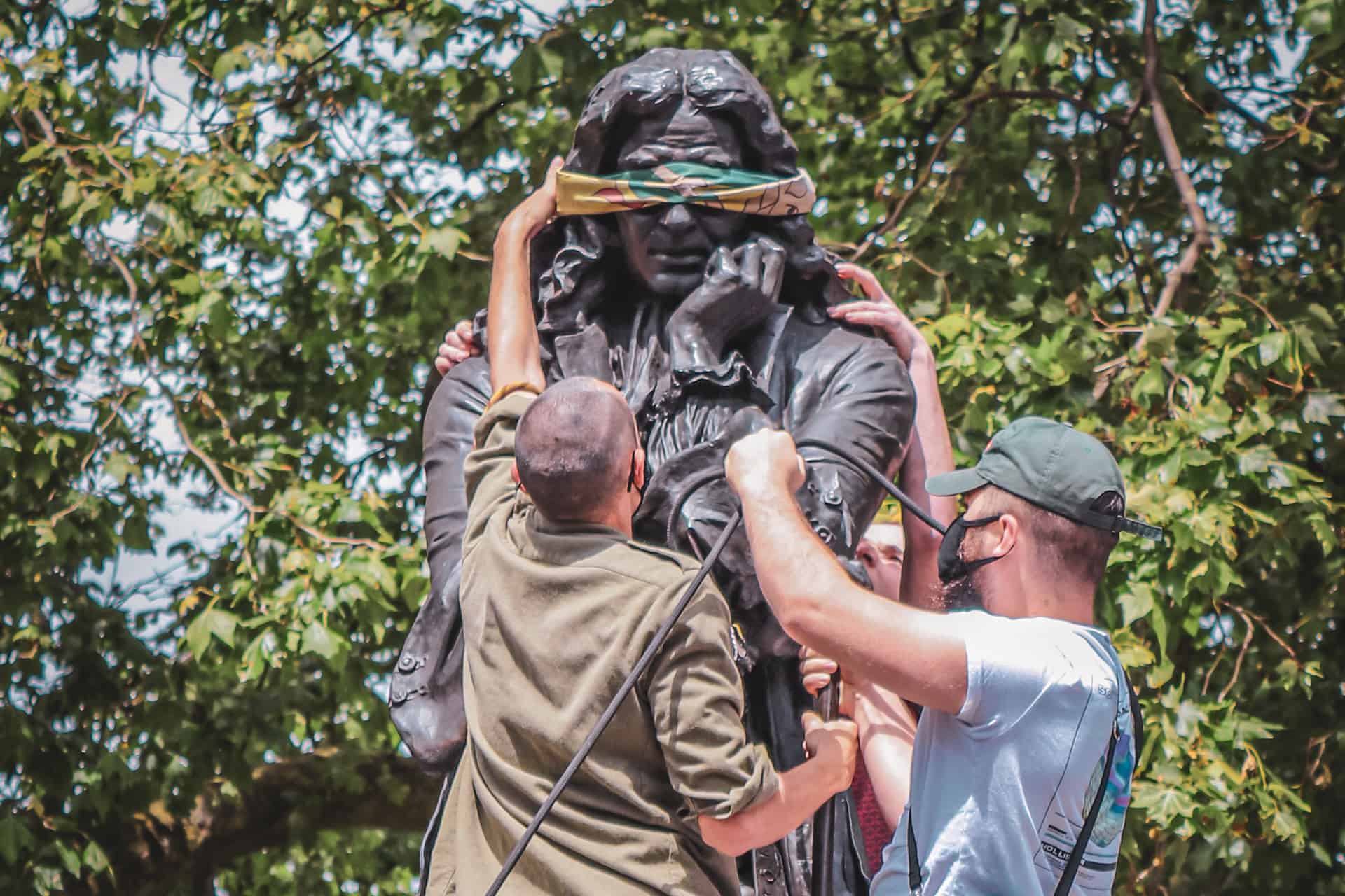 Analysis: Down with a splash: who complained when Saddam’s statue was ...