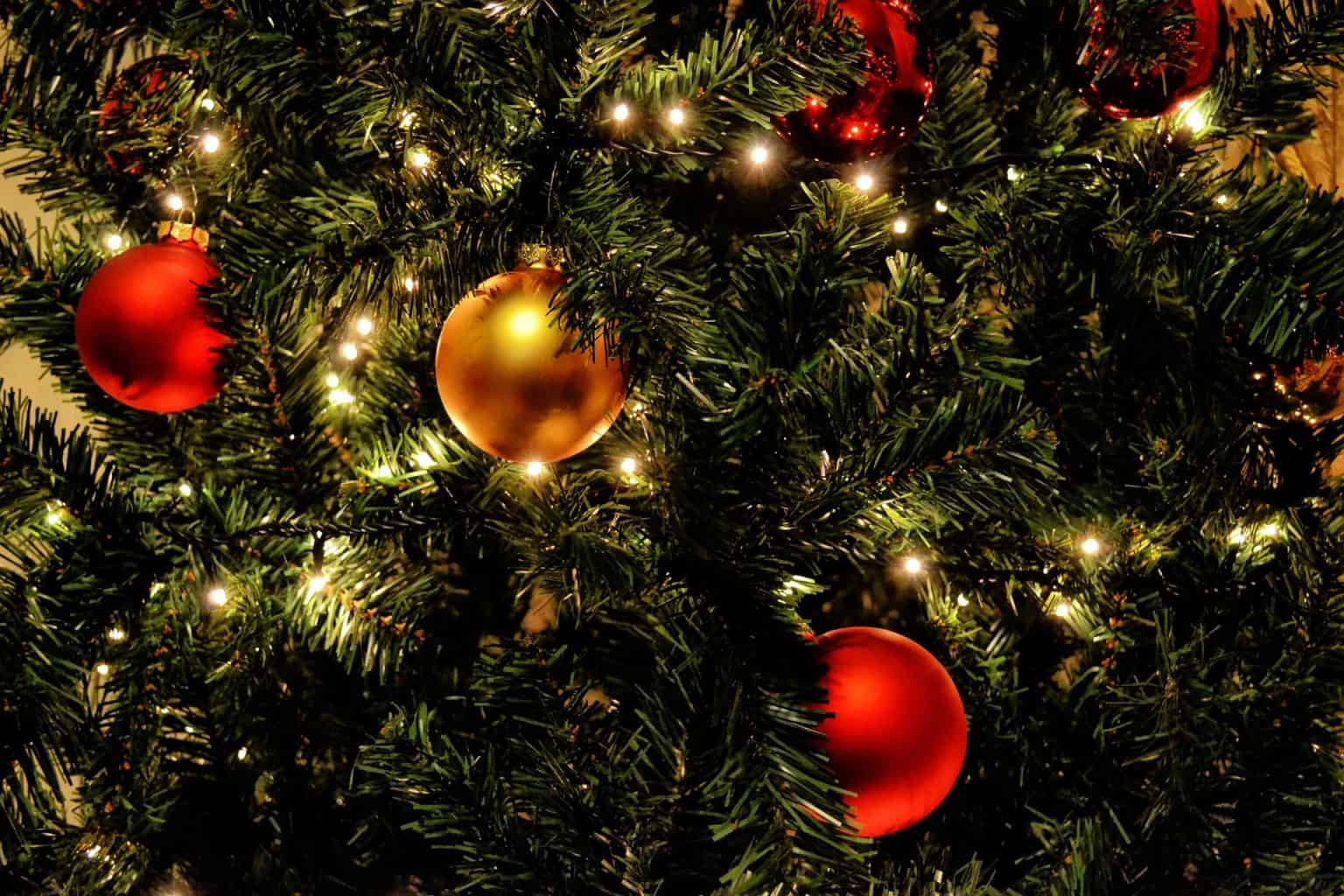 How British Muslims observe shared customs at Christmas - Religion ...
